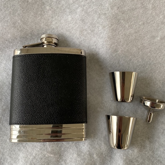 Lenox “Tin Can Alley” | Dining | Lenox Flask Set Tin Can Alley Flask ...